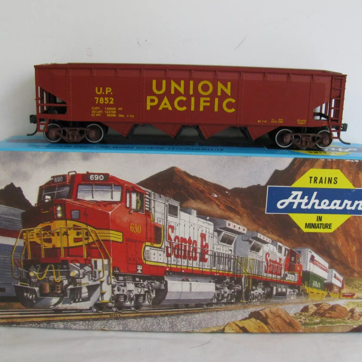 Bev-Bel 472-4 40' Open Top Quad Hopper UP Union Pacific "Large Gothic ...