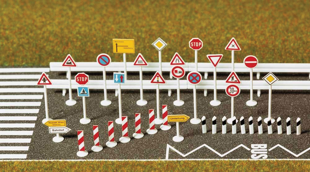 Busch 8121 European-Style Traffic Sign Set -- 30 Signs, 10 Guardrails ...