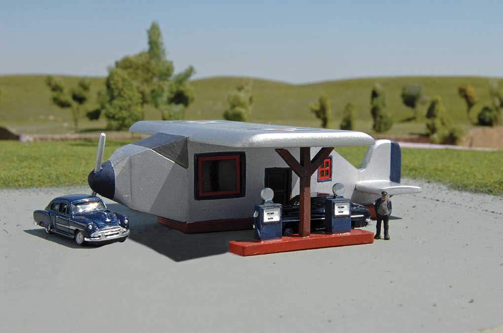 Bachmann 35251 Airplane Gas Station - Roadside U.S.A. -- Assembled - 3 ...
