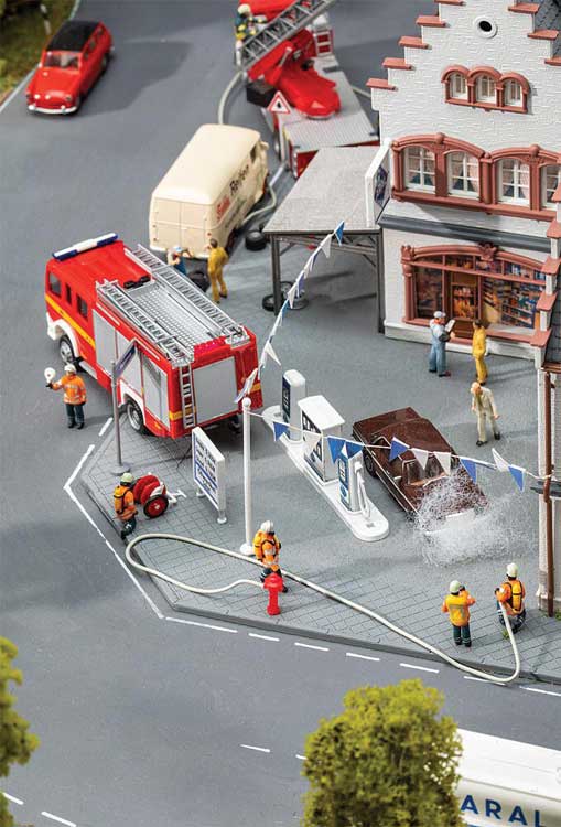 Faller 151679 Era VI Firefighters -- Set #3 pkg(5) HO Scale – YankeeDabbler