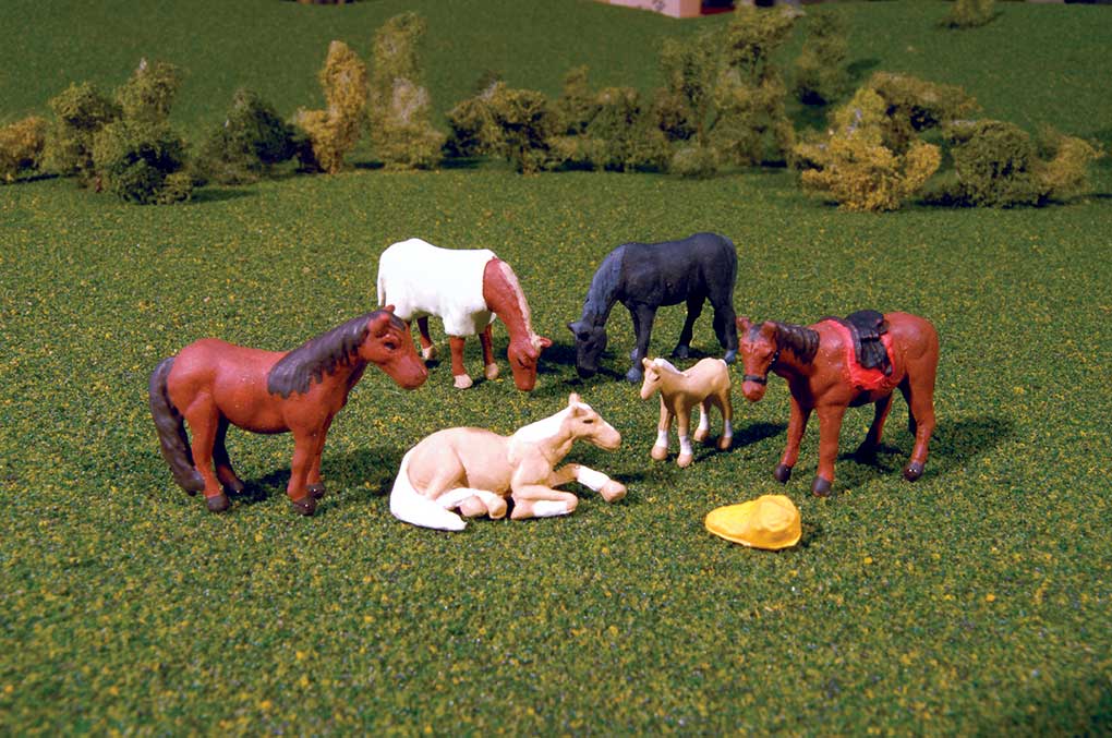 Bachmann 33119 Horses - SceneScapes(TM) -- pkg(6) HO Scale – YankeeDabbler