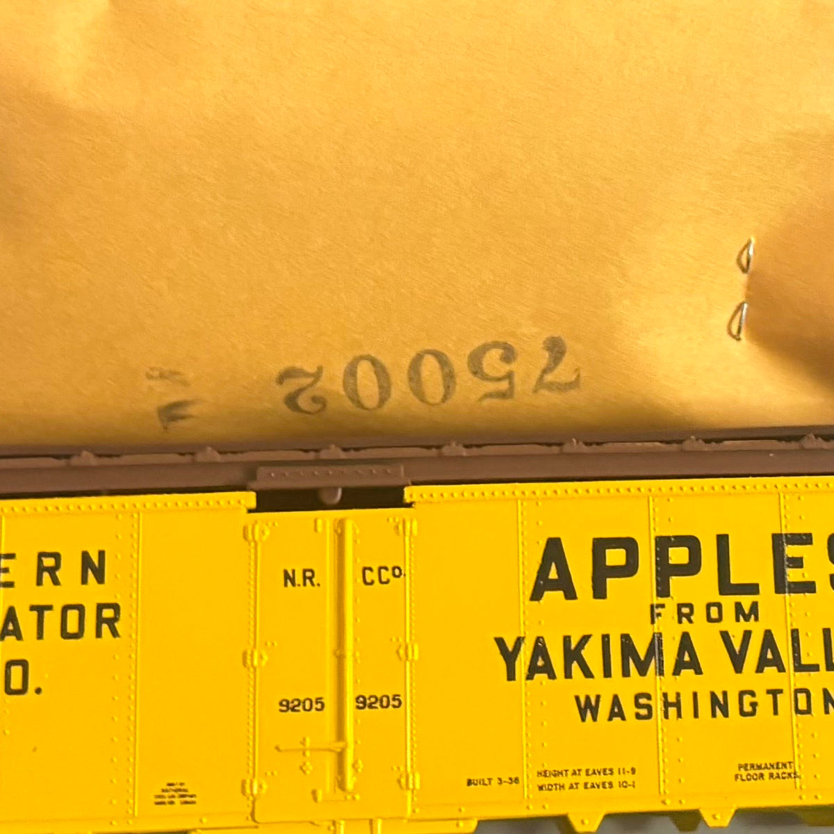 Bev-Bel 2322-4 40' Steel Ice-Bunker Reefer Yakima Valley #9207 HO Scal ...